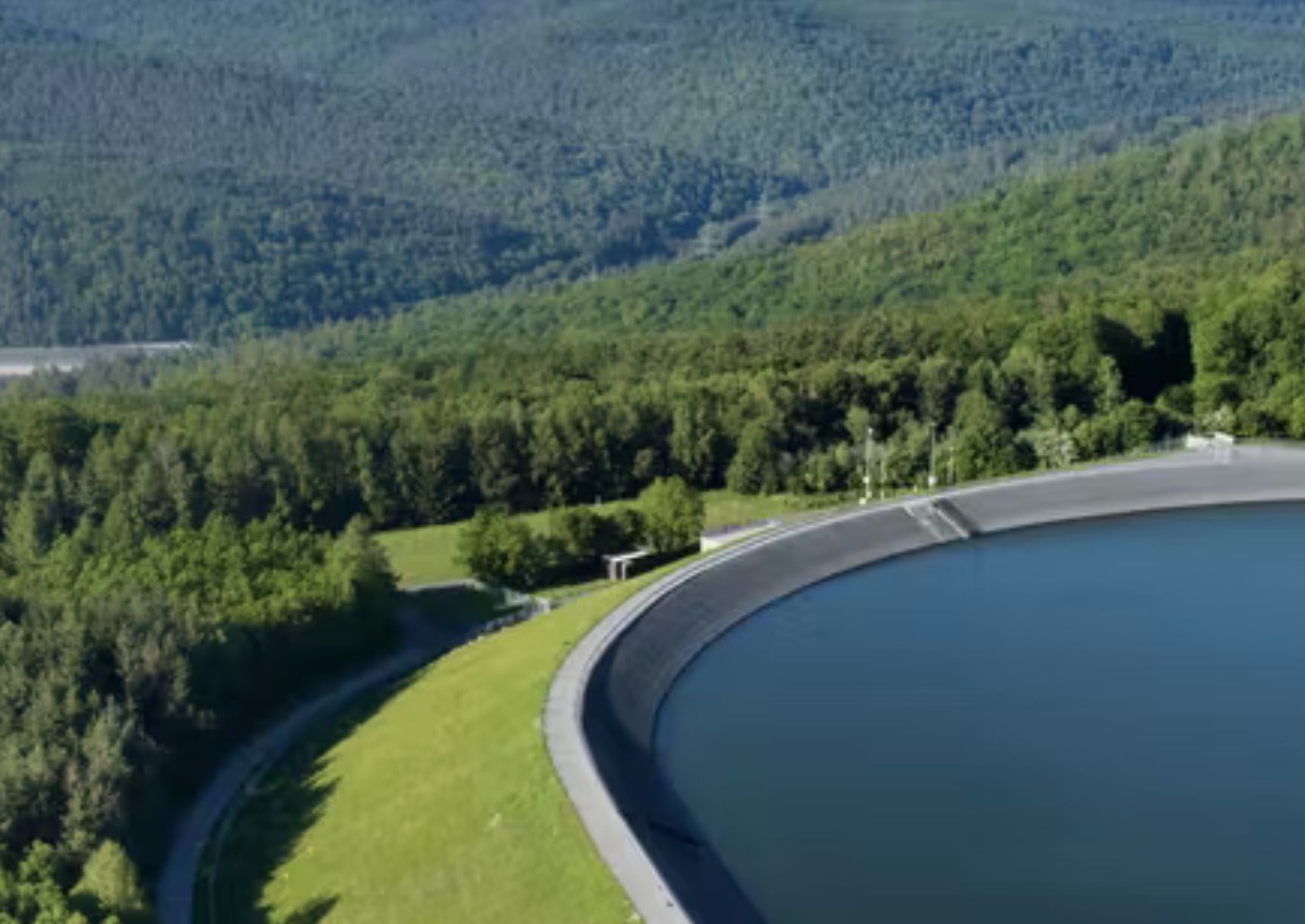 Batteries get hyped, but pumped hydro provides the vast majority of ...