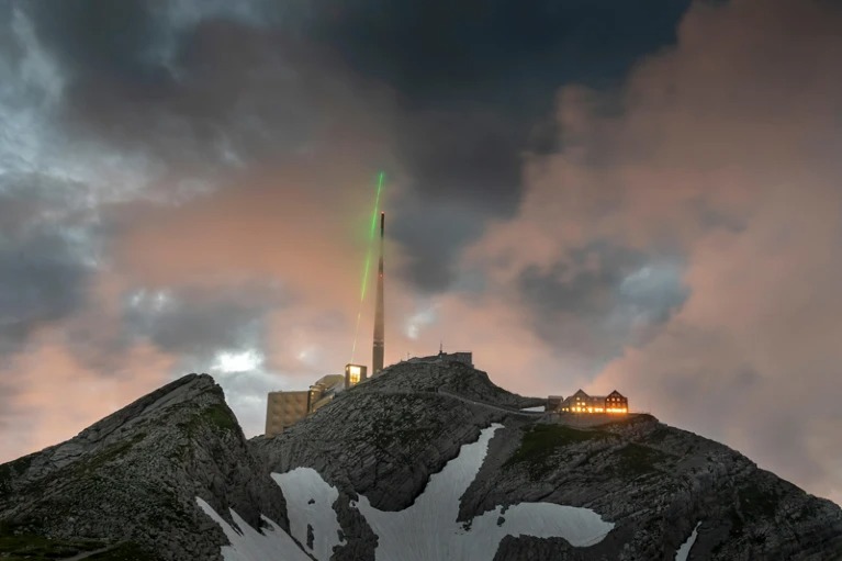 This rapid-fire laser diverts lightning strikes - 3 Quarks Daily