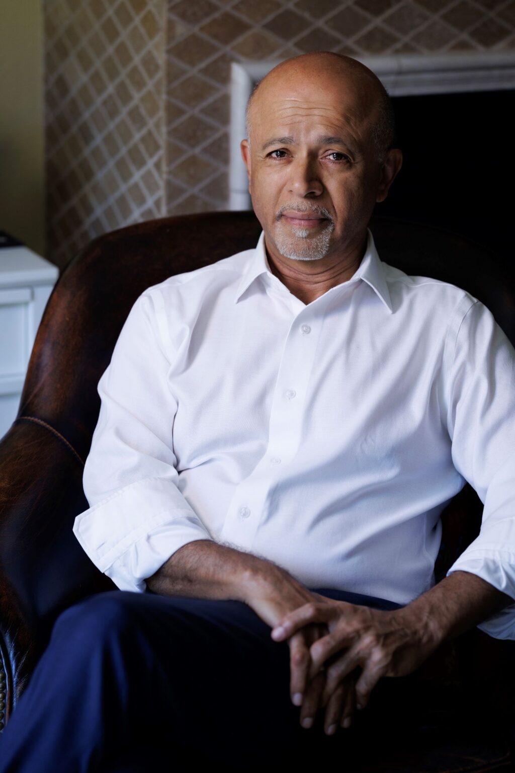What Makes Abraham Verghese Such a Great Storyteller? - 3 Quarks Daily